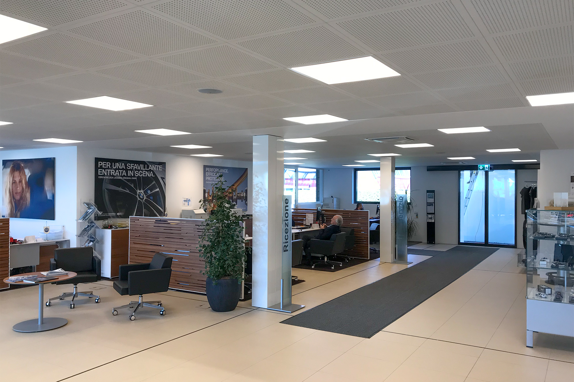 Lichtprojekt Emil Frey SA BMW Showroom - Elektro-Material AG